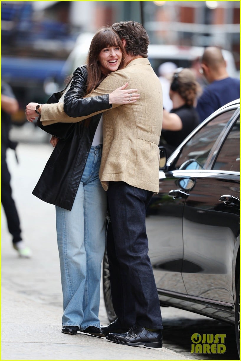 Dakota Johnson & Pedro Pascal Film Steamy Kissing Scene for 'Materialists' in NYC: Photo 5039447 ...