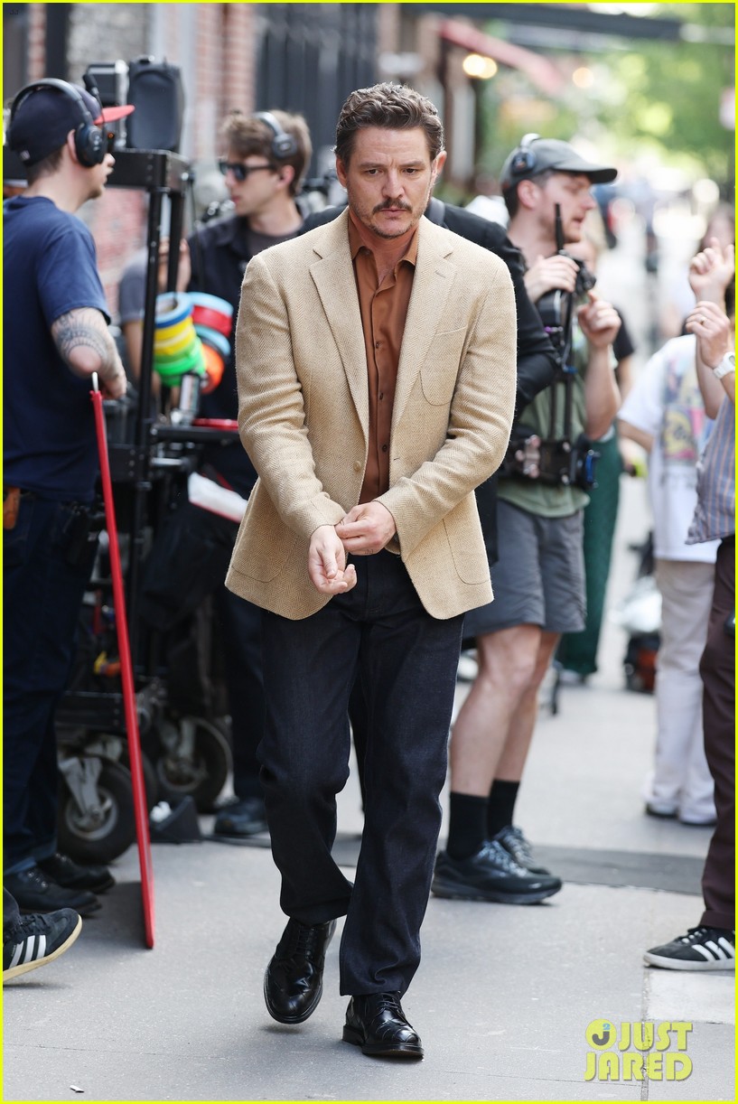 Dakota Johnson & Pedro Pascal Film Steamy Kissing Scene for ...