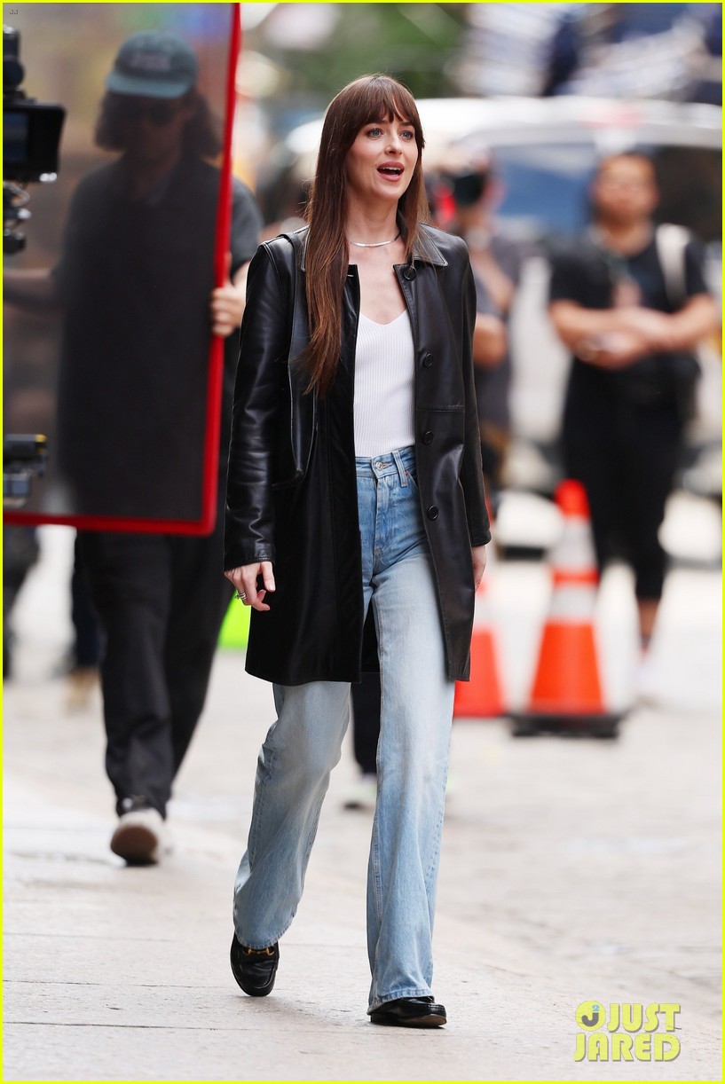 Dakota Johnson & Pedro Pascal Film Steamy Kissing Scene for 'Materialists' in NYC: Photo 5039464 ...