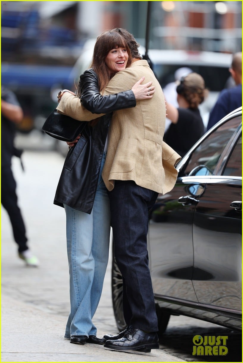 Dakota Johnson & Pedro Pascal Film Steamy Kissing Scene for 'Materialists' in NYC: Photo 5039472 ...