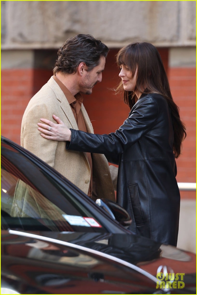 Dakota Johnson & Pedro Pascal Film Steamy Kissing Scene for 'Materialists' in NYC: Photo 5039489 ...