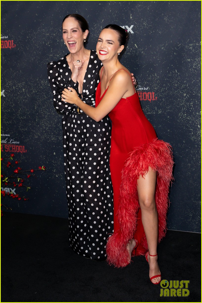 Bailee Madison, Malia Pyles & More Premiere 'Pretty Little Liars ...