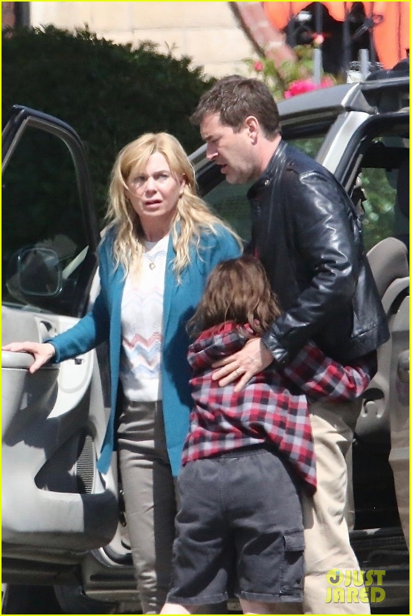 Ellen Pompeo & Mark Duplass Film Car Crash Scene for New Hulu Series ...