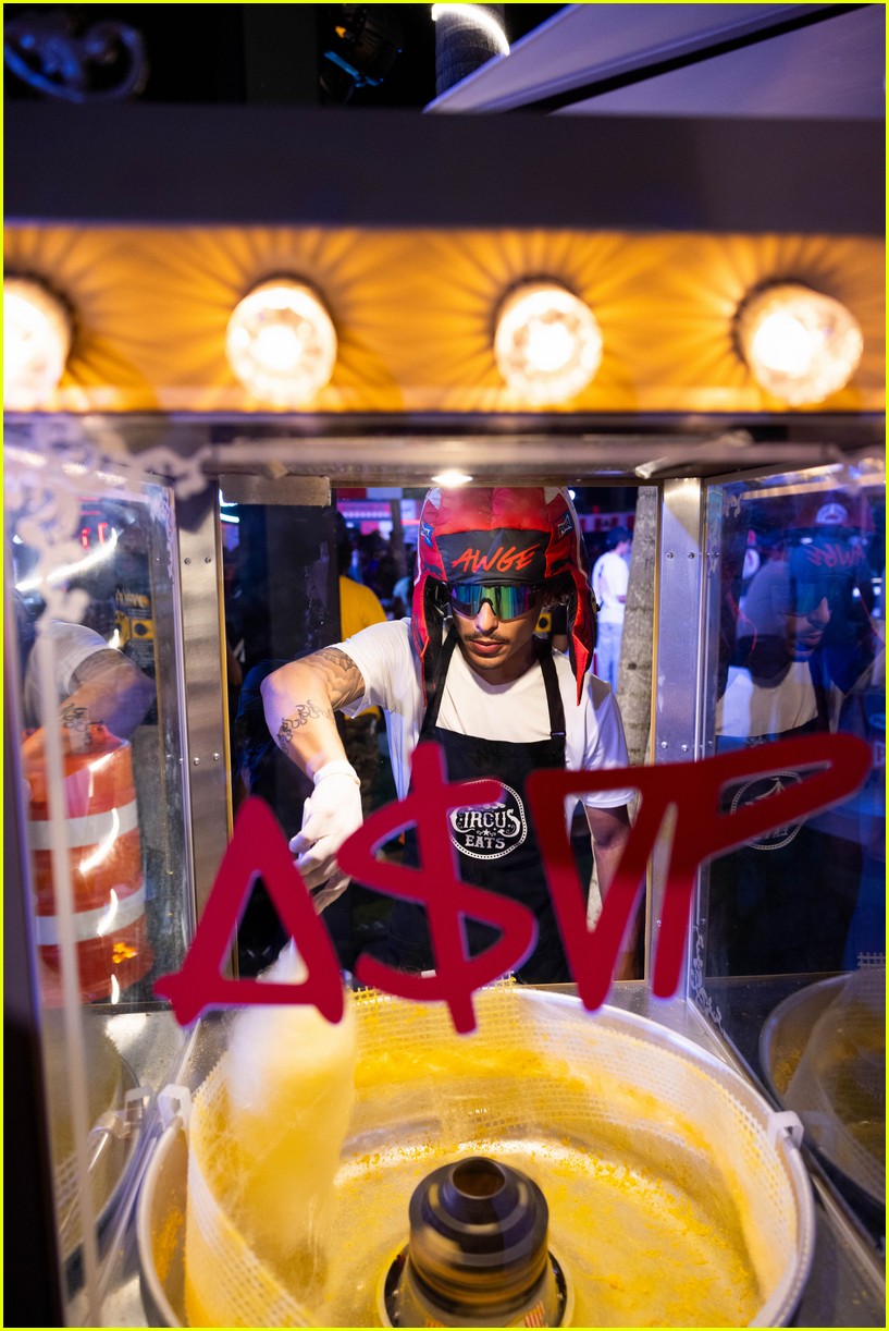 Rihanna Rocks Bubblegum Pink Hair While Supporting A$AP Rocky at Puma ...