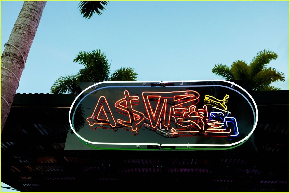 Rihanna Rocks Bubblegum Pink Hair While Supporting A$AP Rocky at Puma ...