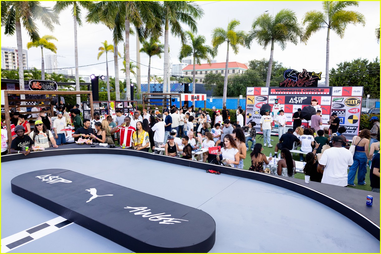 Rihanna Rocks Bubblegum Pink Hair While Supporting A$AP Rocky at Puma ...