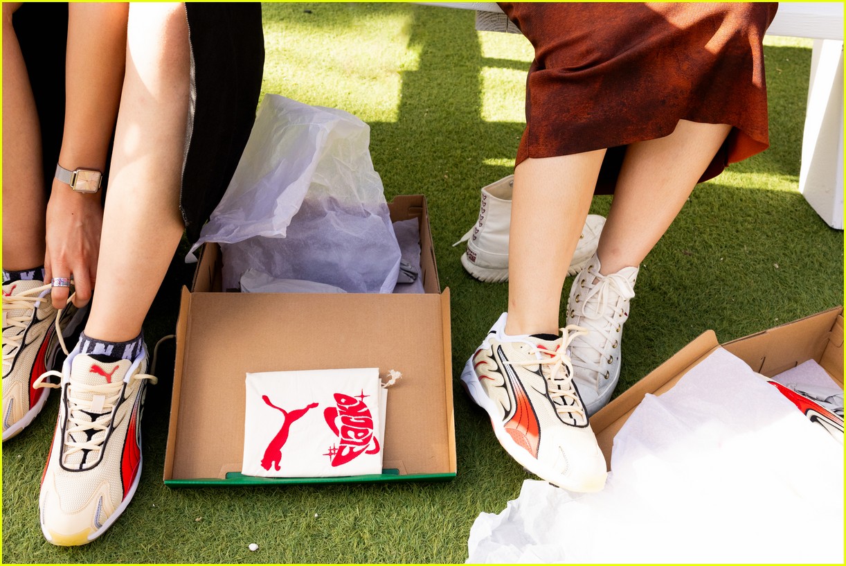 Rihanna Rocks Bubblegum Pink Hair While Supporting A$AP Rocky at Puma ...