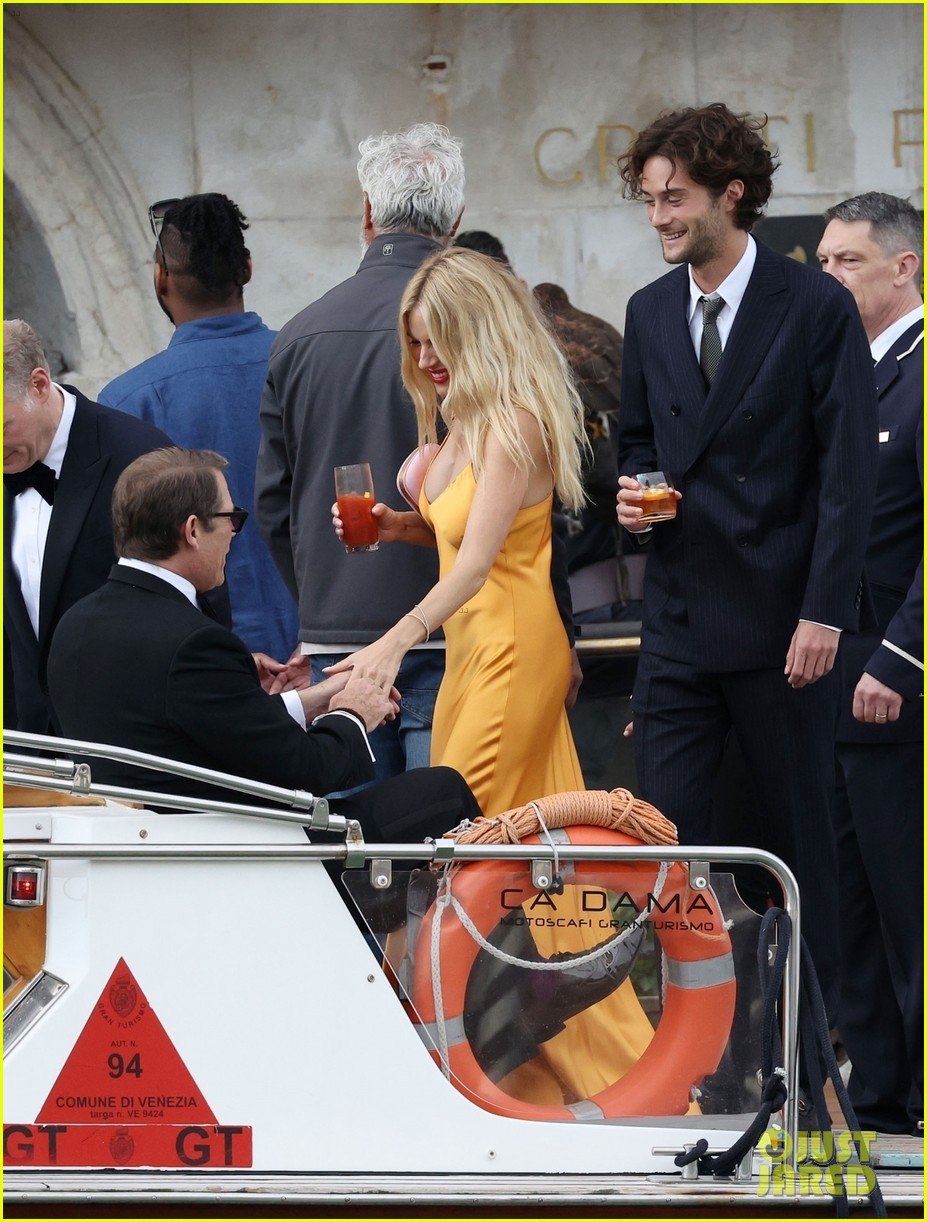 Sienna Miller & Partner Oli Green Attend a Friend's Wedding in Italy ...