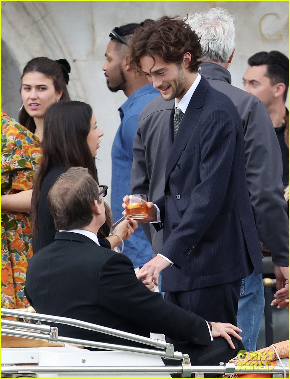 Sienna Miller & Partner Oli Green Attend a Friend's Wedding in Italy ...