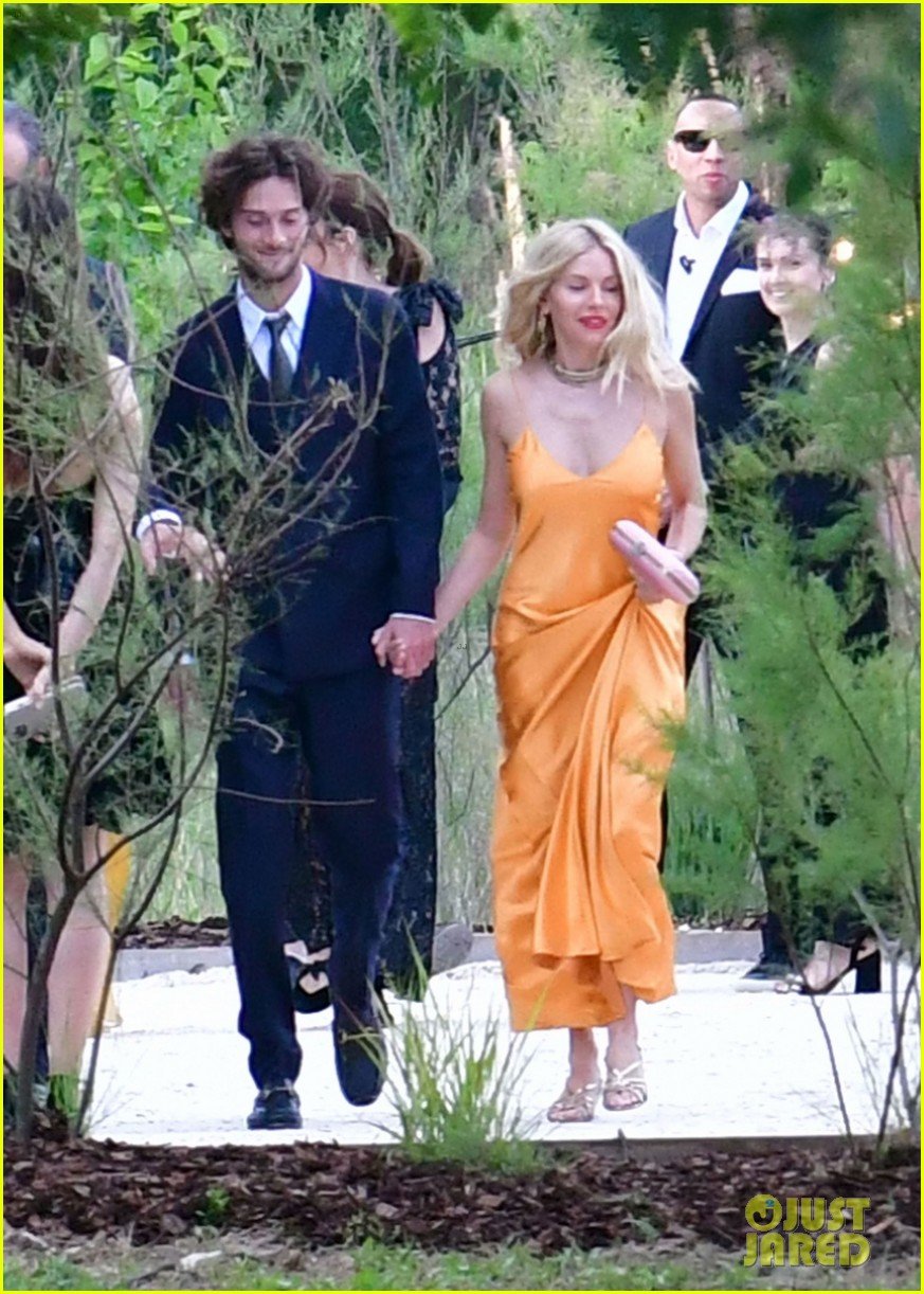 Sienna Miller & Partner Oli Green Attend a Friend's Wedding in Italy!: Photo 5045267 | Sienna ...