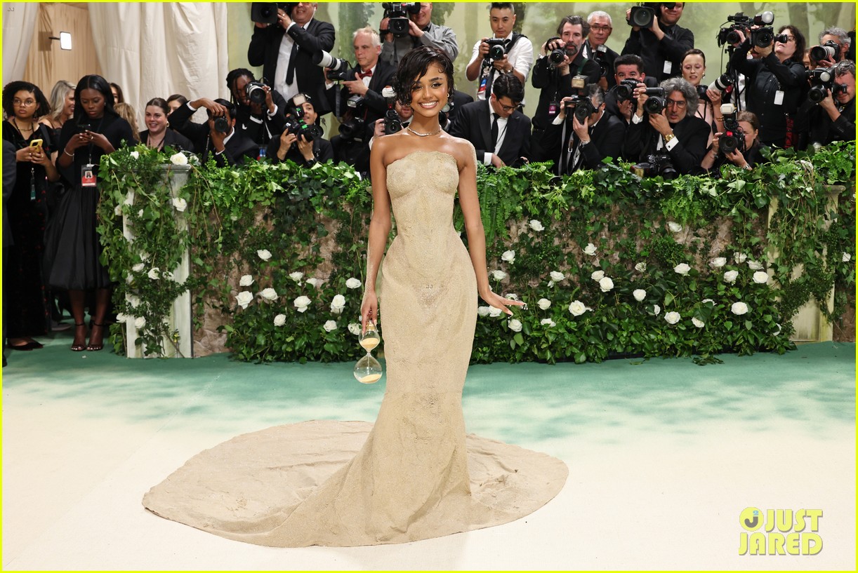 Tyla Makes Her Met Gala Debut in a Sand-Covered Balmain Look, Complete ...