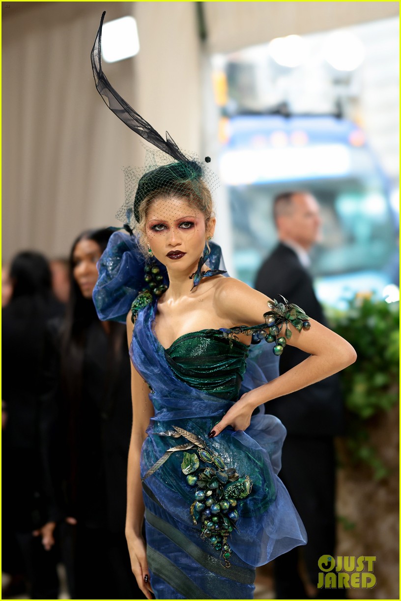 Zendaya Stuns at Met Gala 2024, Emulates 'Garden of Time' Theme with ...