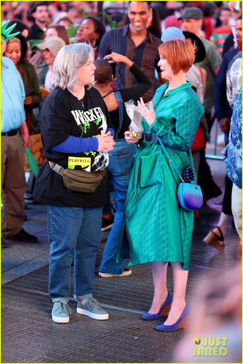 Cynthia Nixon & Rosie O'Donnell (In a 'Wicked' Shirt!) Film 'And Just ...