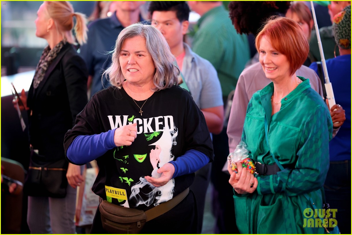 Cynthia Nixon & Rosie O'Donnell (In a 'Wicked' Shirt!) Film 'And Just ...