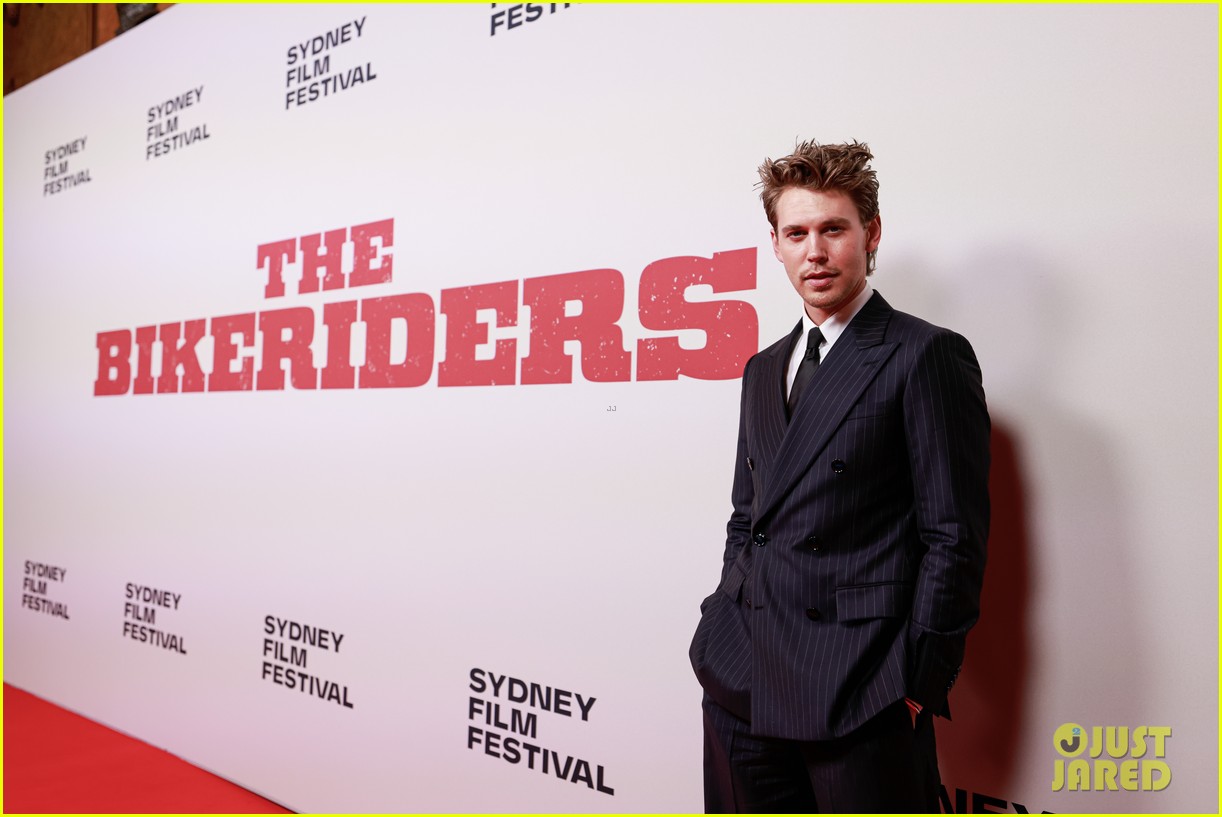 Austin Butler is Classically Handsome in Pinstriped Suit at 'The ...