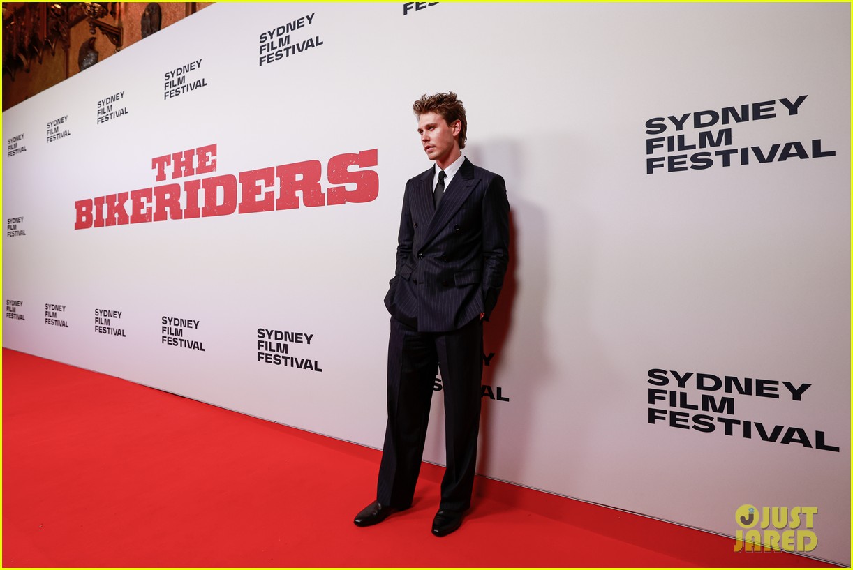 Austin Butler is Classically Handsome in Pinstriped Suit at 'The ...