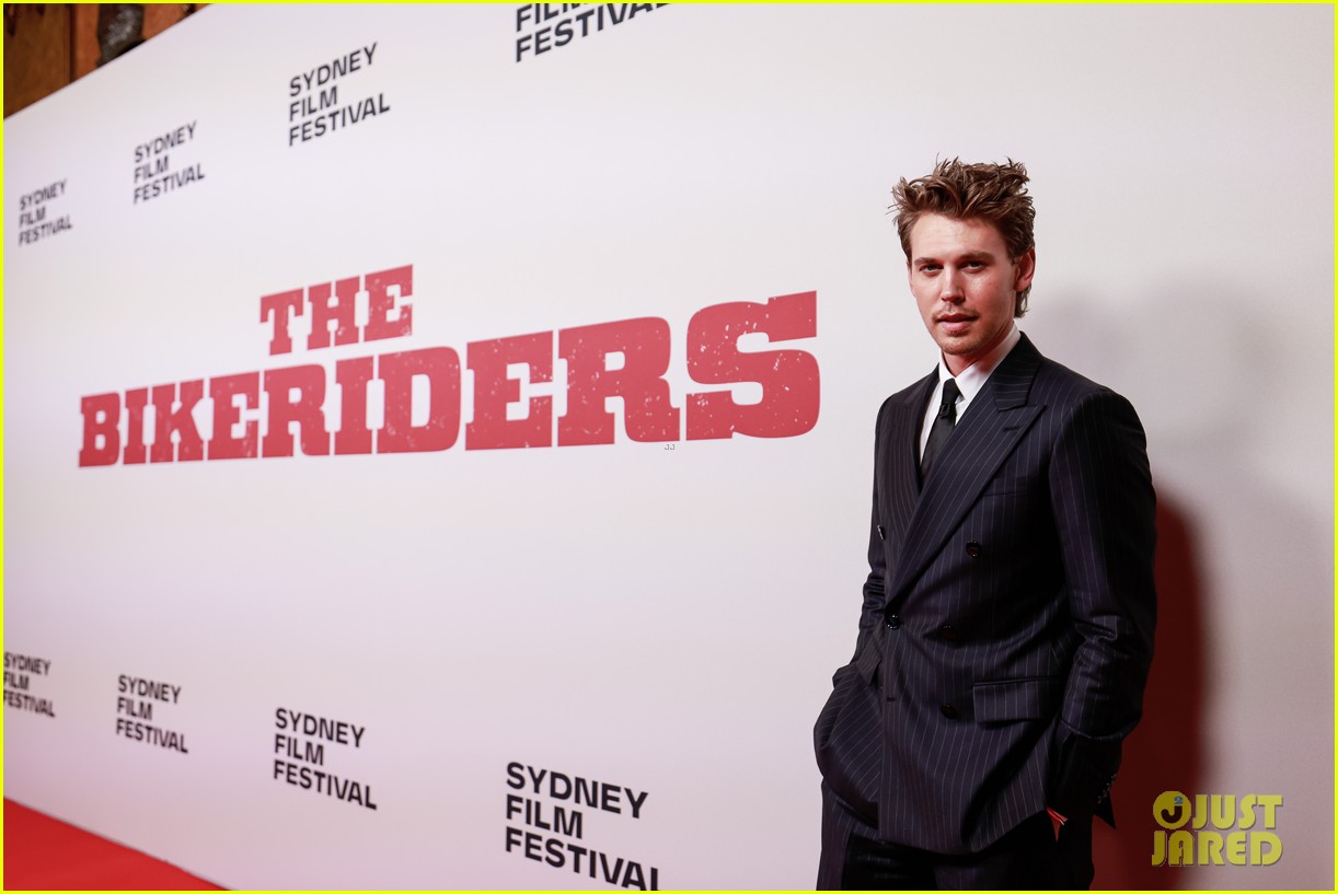 Austin Butler is Classically Handsome in Pinstriped Suit at 'The ...