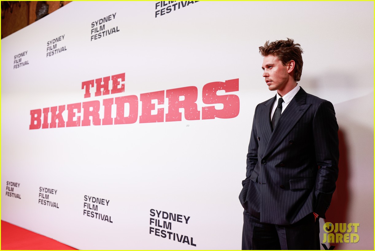 Austin Butler is Classically Handsome in Pinstriped Suit at 'The ...