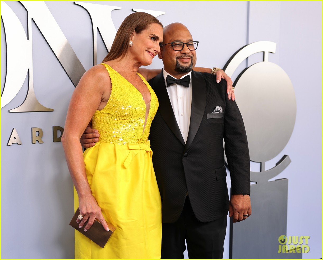 Brooke Shields Shows Off Her Surprising Choice of Footwear at Tony ...