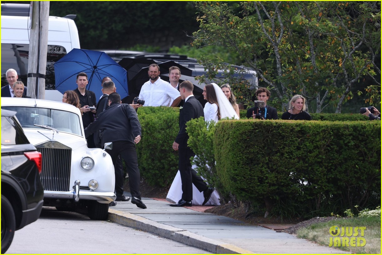 Olivia Culpo & Christian McCaffrey Get Married in Rhode Island - See ...