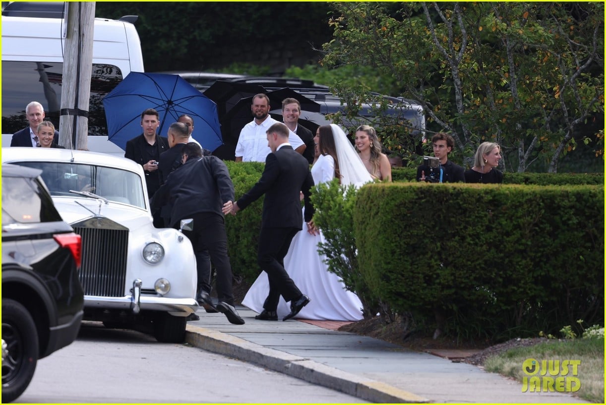 Olivia Culpo & Christian McCaffrey Get Married in Rhode Island - See ...