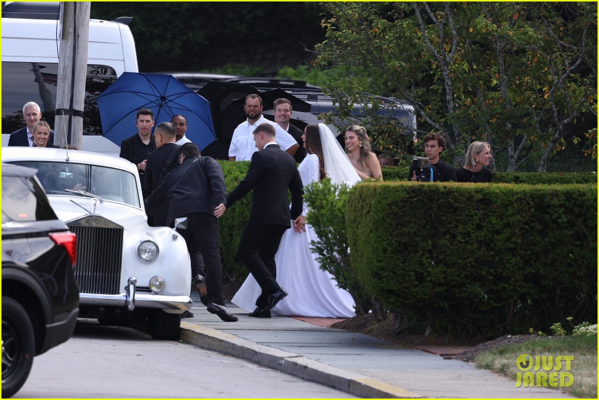 Olivia Culpo & Christian McCaffrey Get Married in Rhode Island - See ...