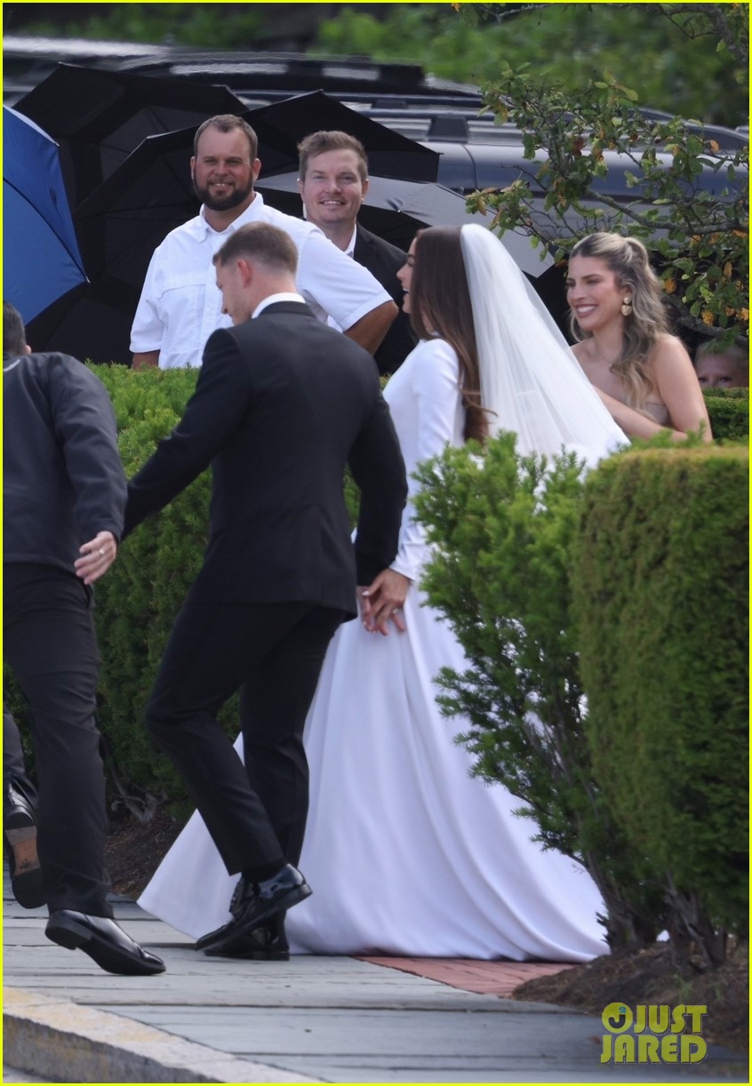 Olivia Culpo & Christian McCaffrey Get Married in Rhode Island - See ...