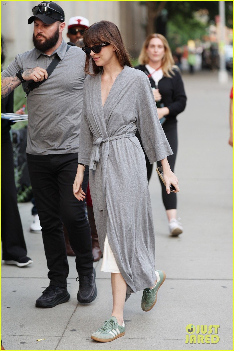 Dakota Johnson & Chris Evans Film Scenes for 'Materialists' at County Clerk's Office: Photo ...