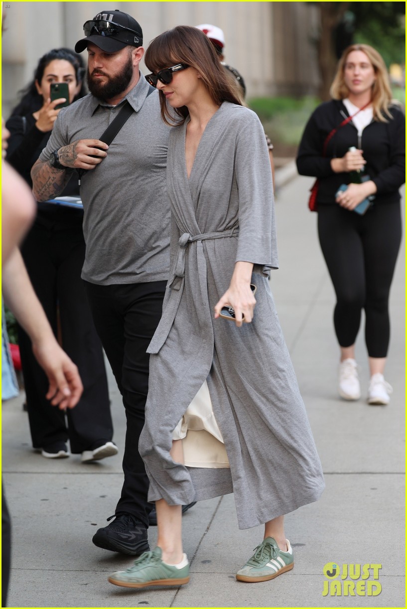 Dakota Johnson & Chris Evans Film Scenes for 'Materialists' at County Clerk's Office: Photo ...