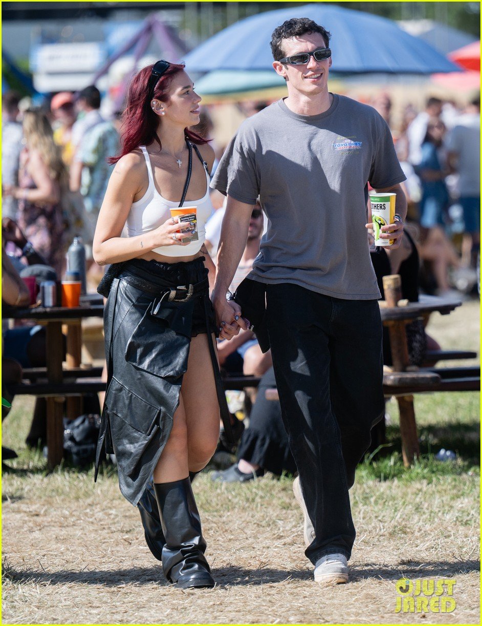 Dua Lipa & Callum Turner Hold Hands at Glastonbury: Photo 5053848 ...