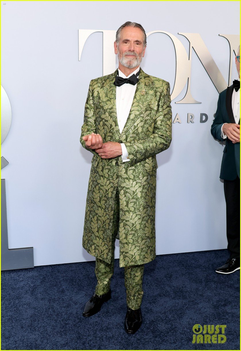 Eddie Redmayne & Gayle Rankin Bring Cabaret's Kit Kat Club to the Tony ...