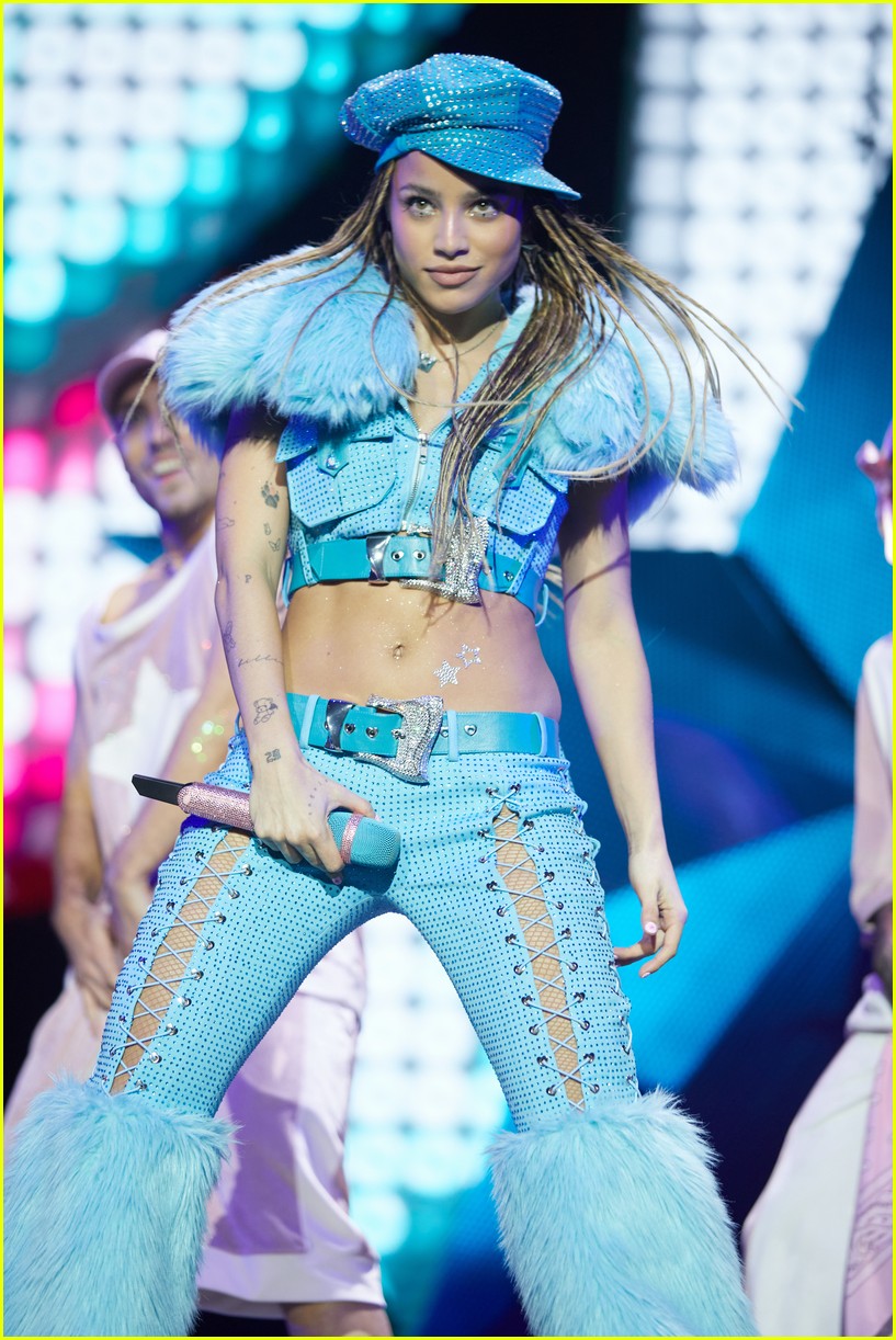 Argentine Superstar Emilia Closes Out Historic Mp3 Tour Residency In