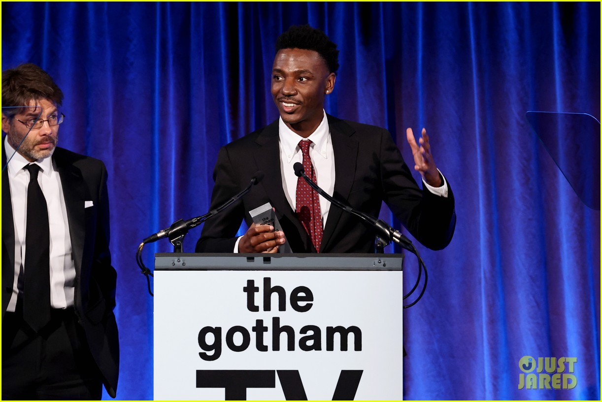 Mariska Hargitay, Riley Keough, Kristen Wiig, & More Step Out for ...