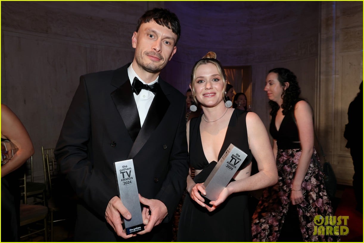 Mariska Hargitay, Riley Keough, Kristen Wiig, & More Step Out for ...