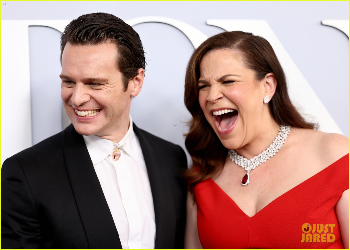 Jonathan Groff & Pregnant Lindsay Mendez Share Sweet Moment on Tony ...