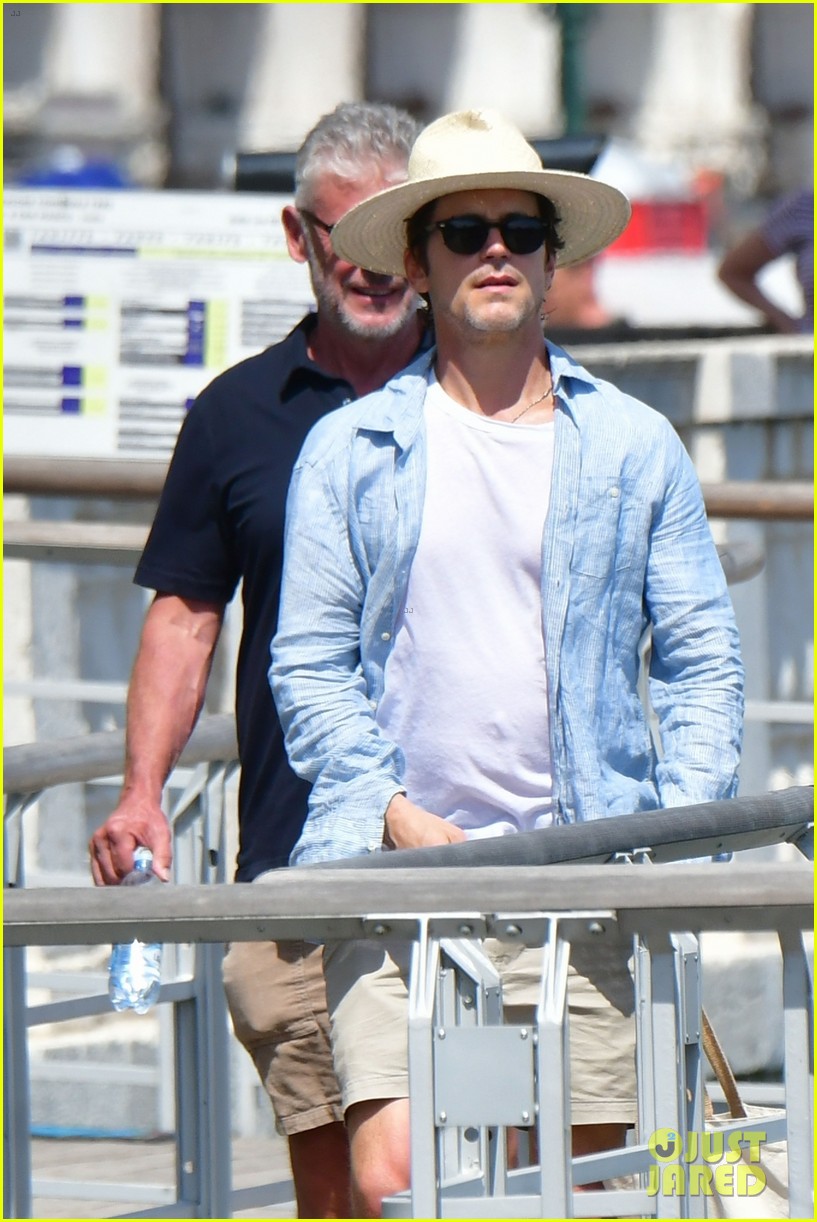 Matt Bomer & Husband Simon Halls Go Sightseeing During Romantic Vacation in Venice: Photo ...