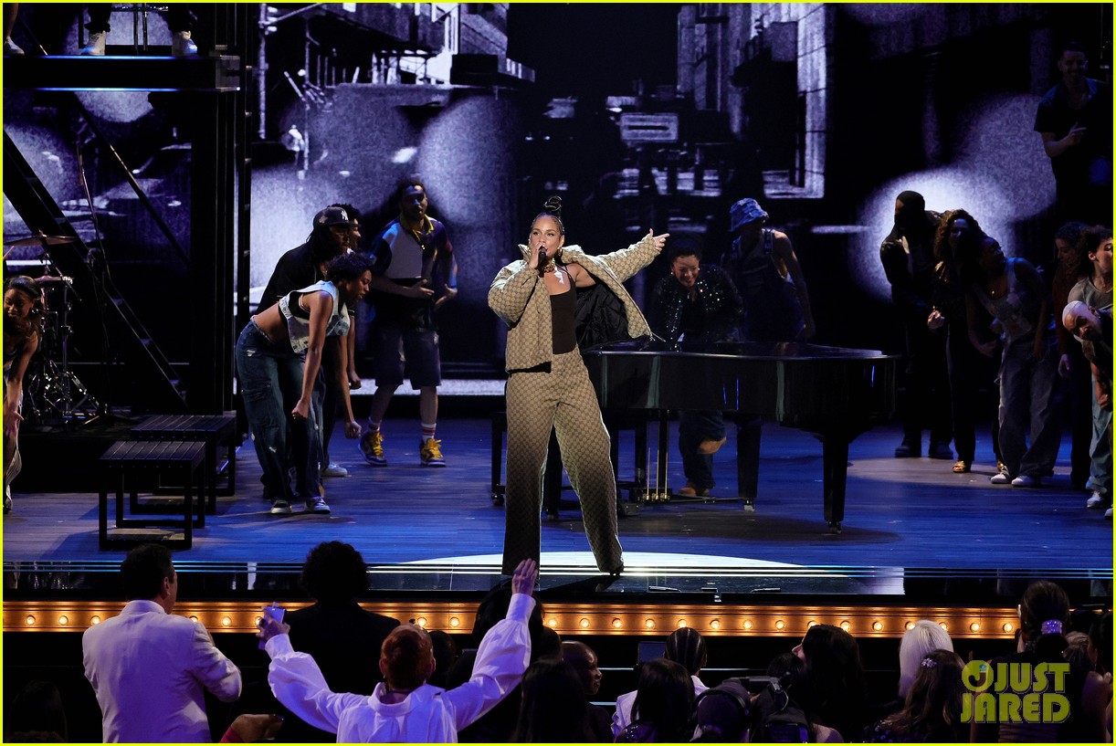 Alicia Keys Brings Out Surprise Guest Jay-Z for 'Hell's Kitchen ...