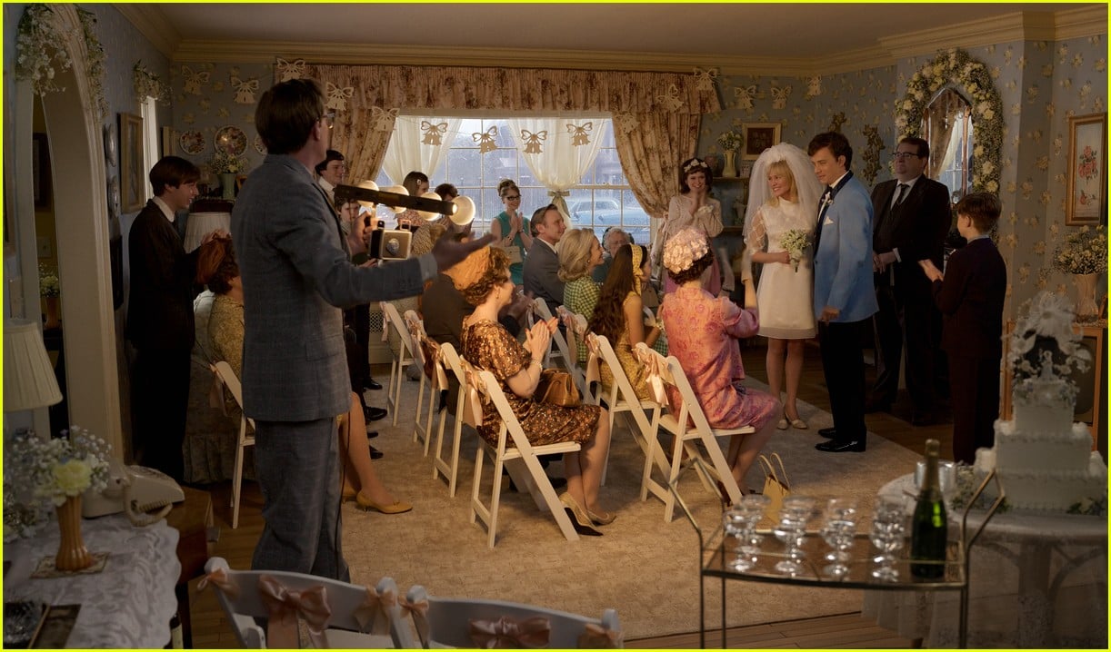 Tom Hanks & Robin Wright Go Through Digital De-Aging for 'Here' Trailer ...