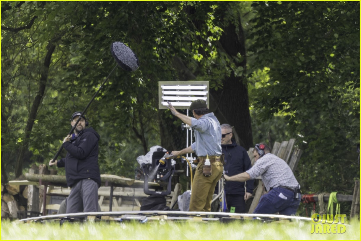 Hugh Jackman Gets Into Character in First 'Three Bags Full' Set Photos ...