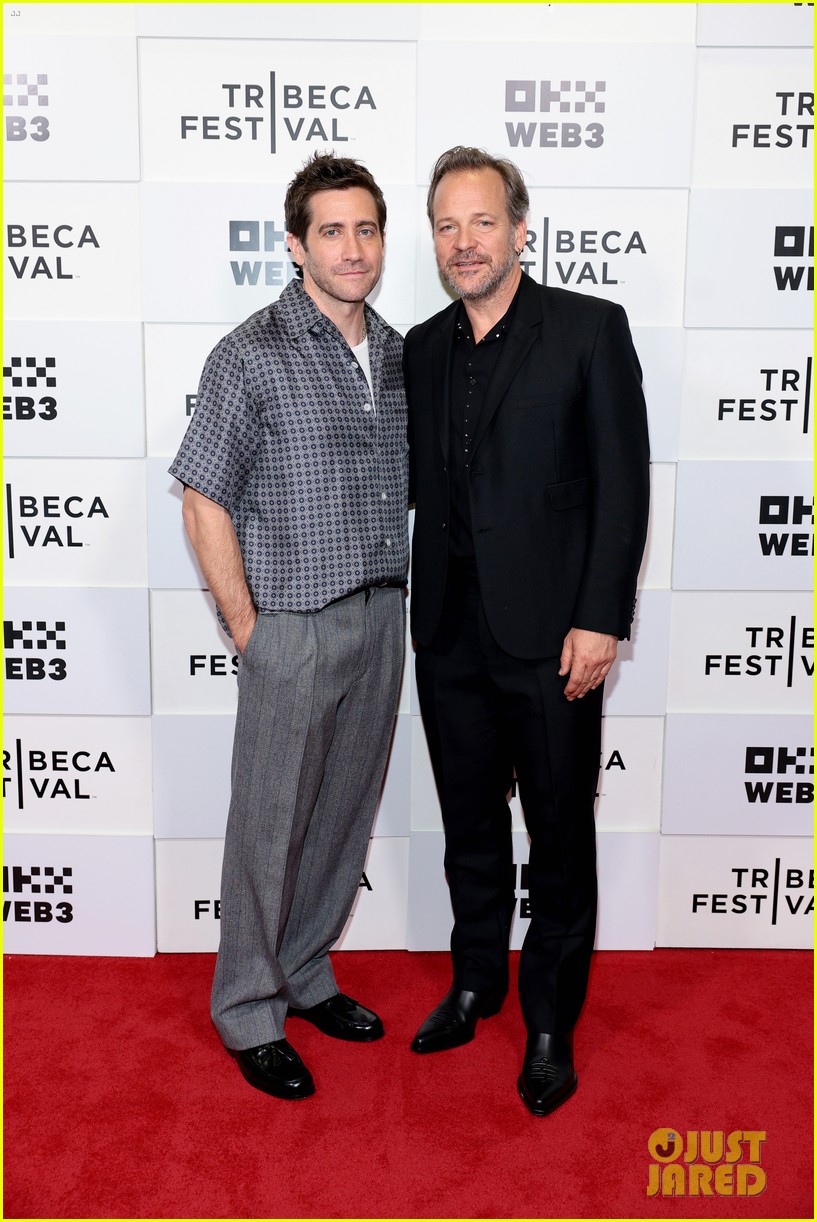 Jake Gyllenhaal Talks Playing Rivals With Brother-In-Law Peter ...