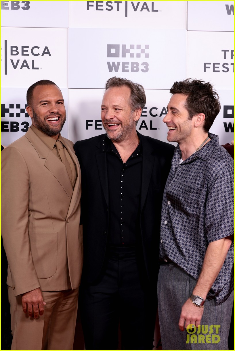 Jake Gyllenhaal Talks Playing Rivals With Brother-In-Law Peter ...