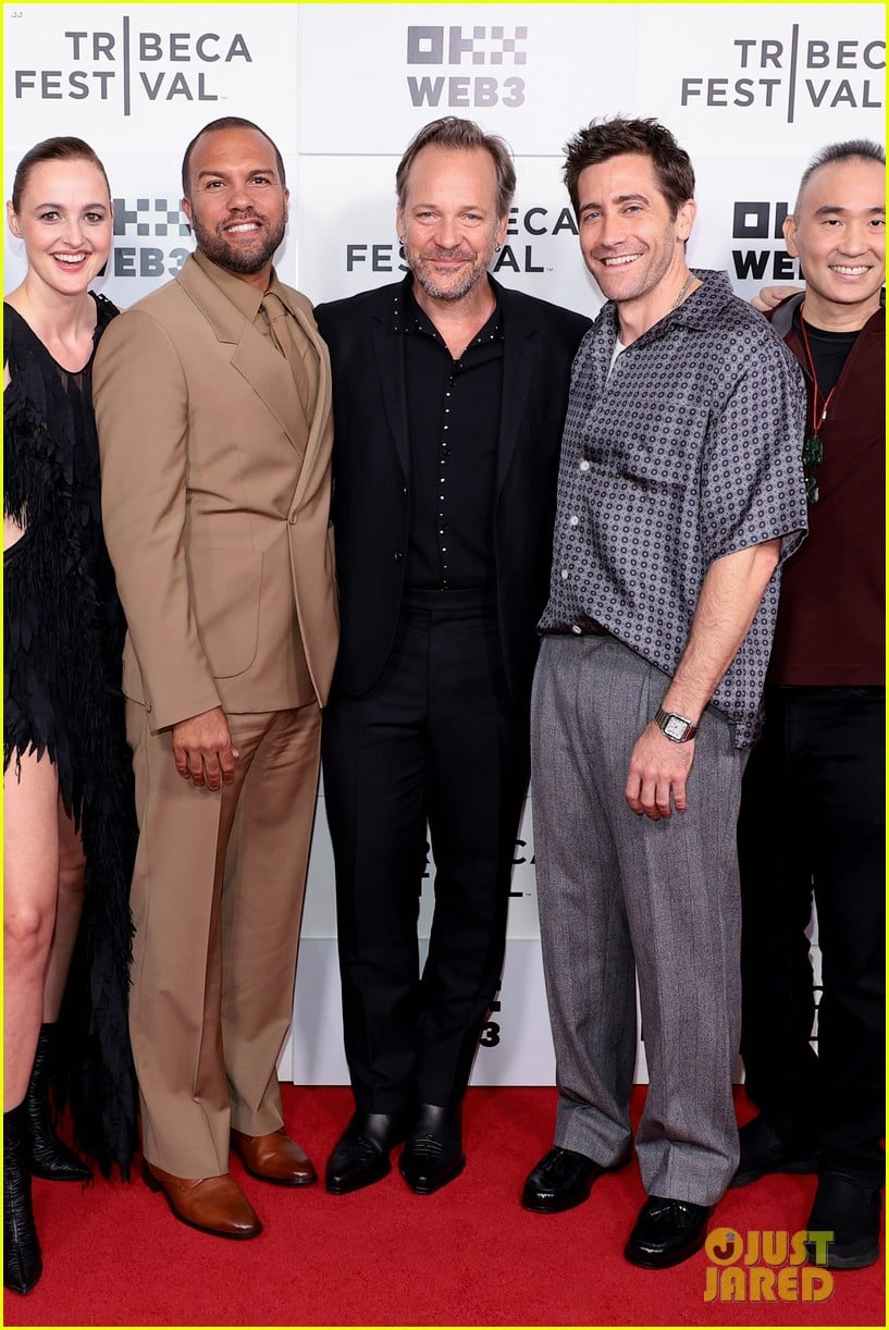 Jake Gyllenhaal Talks Playing Rivals With Brother-In-Law Peter ...