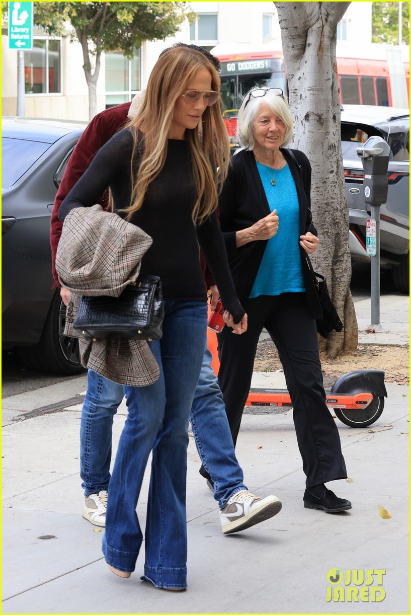 Jennifer Lopez Joins Husband Ben Affleck & Mother-In-Law Christine ...