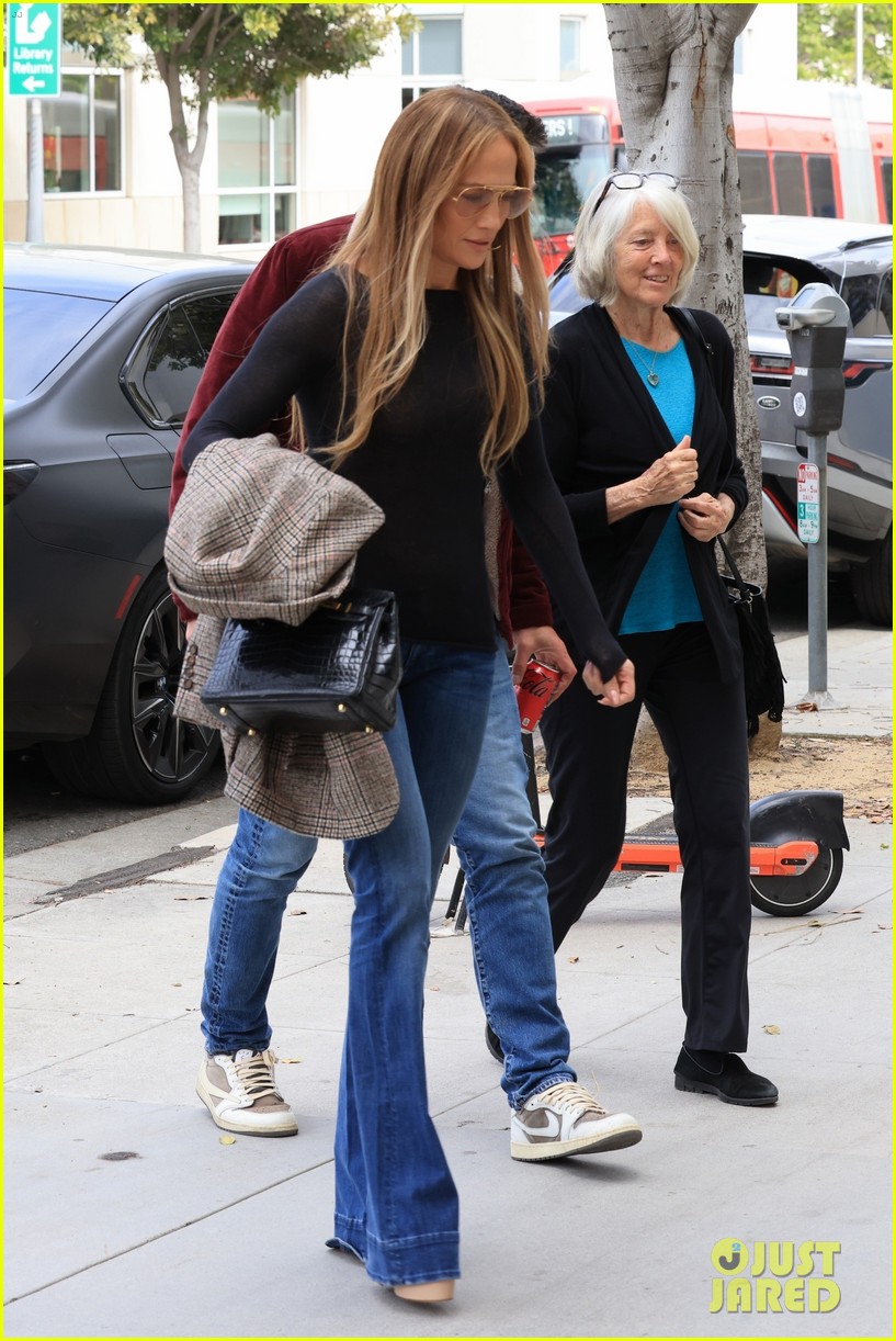 Jennifer Lopez Joins Husband Ben Affleck & Mother-In-Law Christine ...