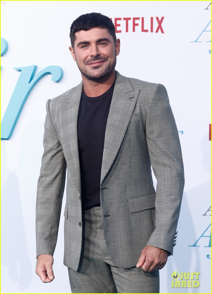 Nicole Kidman & Zac Efron Sandwich In Joey King at 'A Family Affair ...