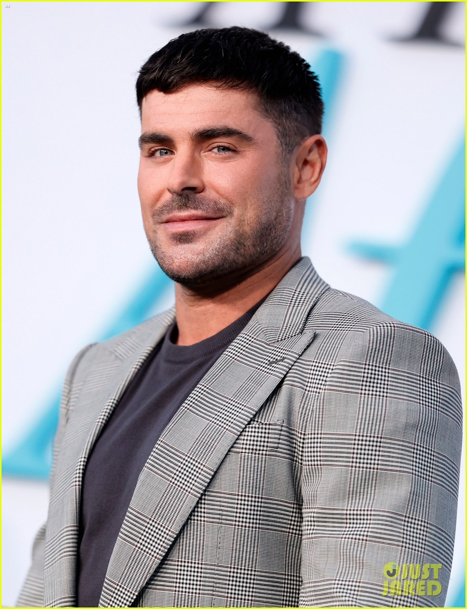 Nicole Kidman & Zac Efron Sandwich In Joey King at 'A Family Affair ...