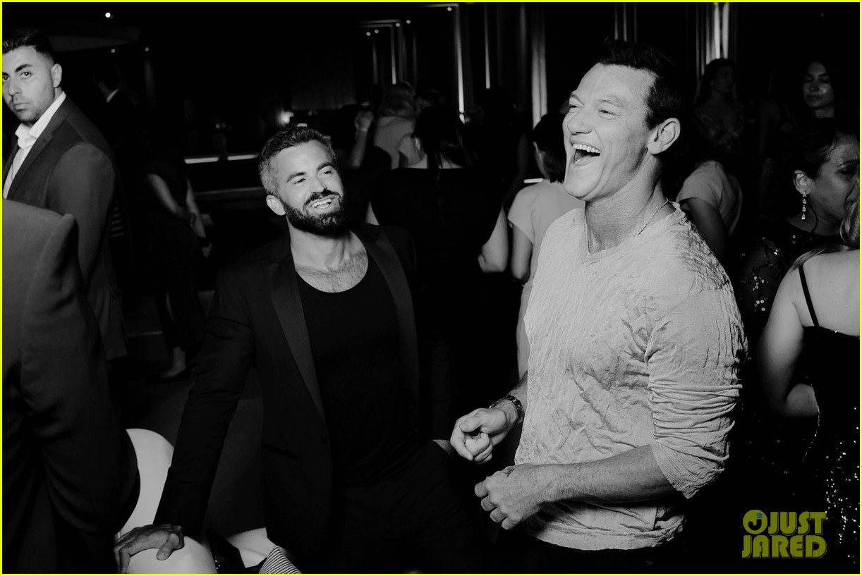 Liam Hemsworth, Joe Jonas, Kylie Minogue, & Luke Evans Attend Coldplay ...