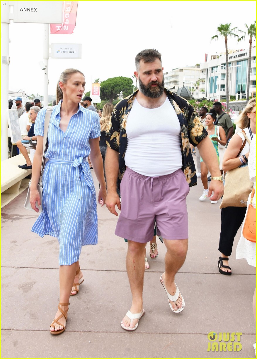 Travis Kelce Along with Brother Jason Kelce & Wife Kylie Enjoy Day Out ...
