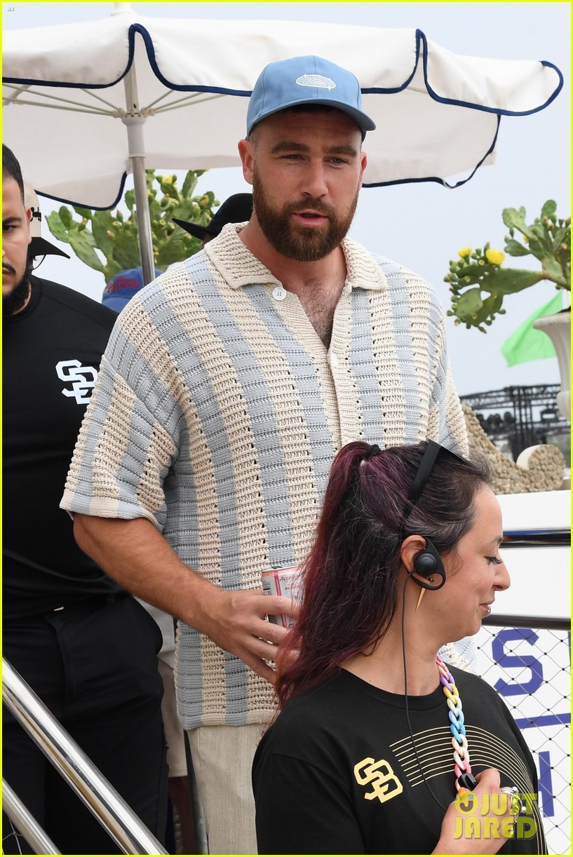 Travis Kelce Along with Brother Jason Kelce & Wife Kylie Enjoy Day Out ...