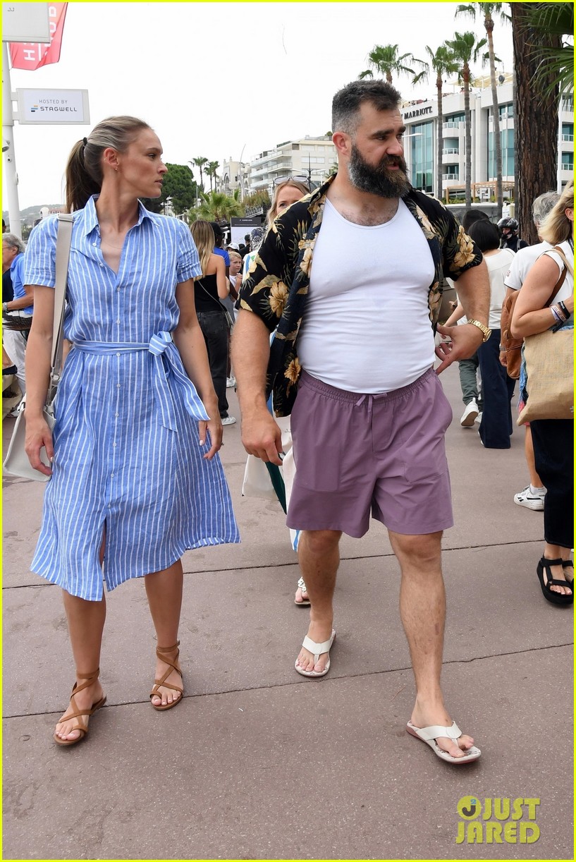 Travis Kelce Along with Brother Jason Kelce & Wife Kylie Enjoy Day Out ...